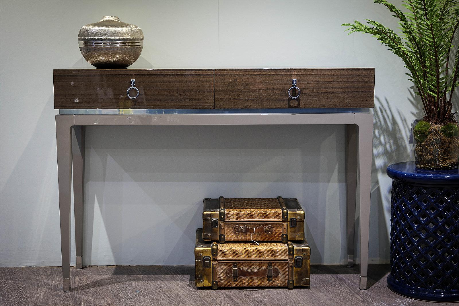 Aleal Club Console Table